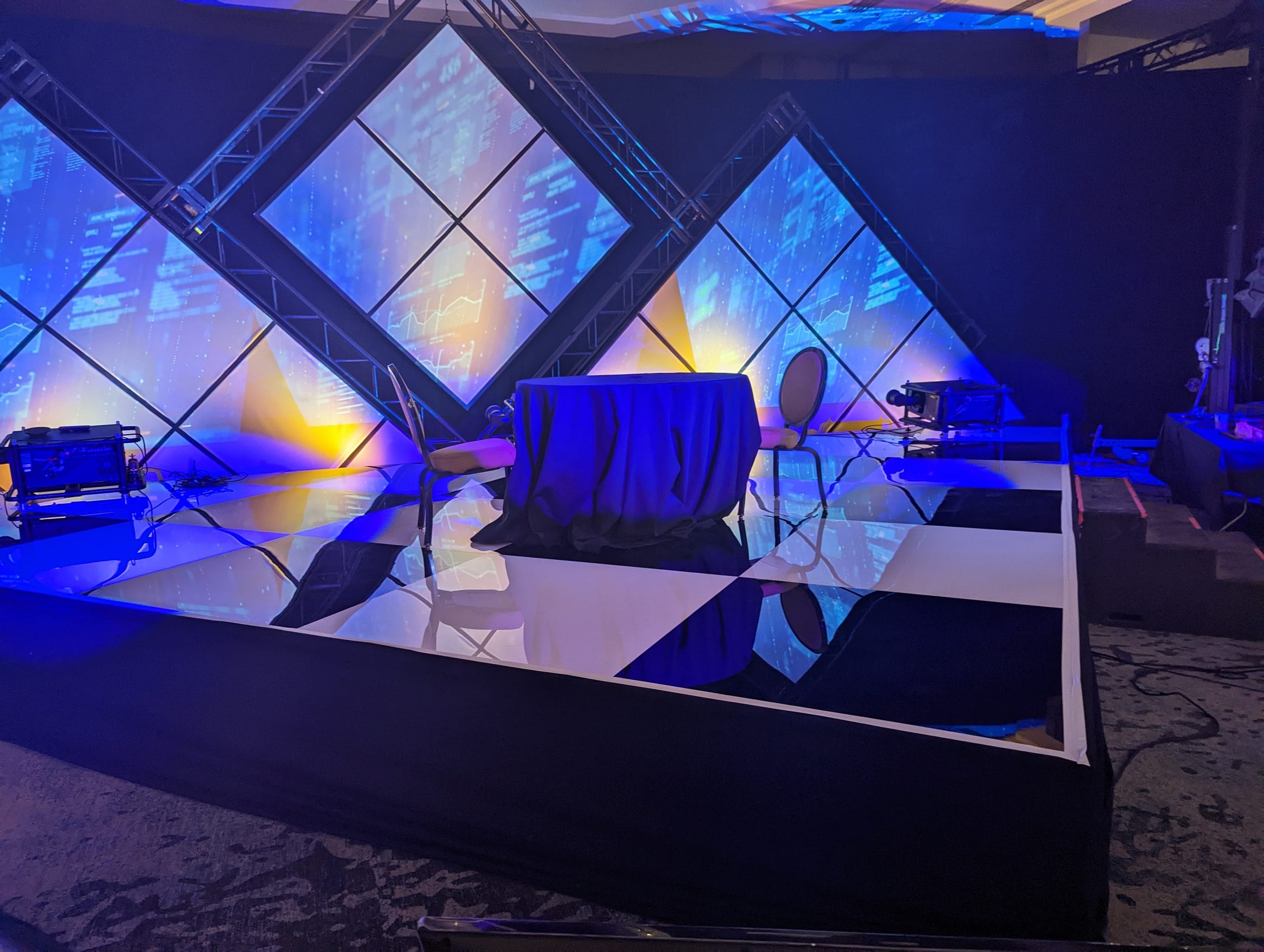 Using Triangular Stage Thrusts for Corporate Events • In Depth Events
